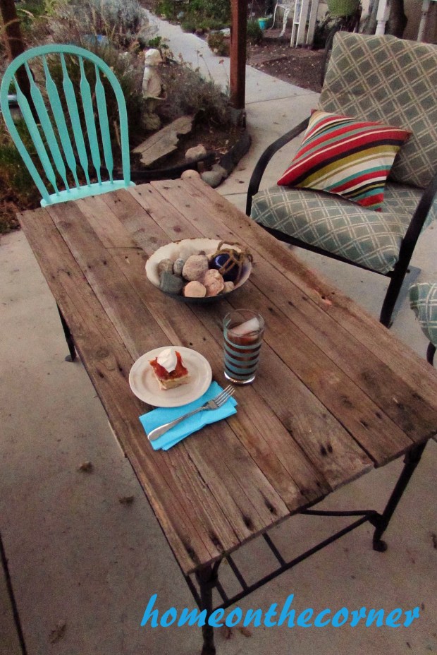 Recycled Pallet Table – HOME ON THE CORNER