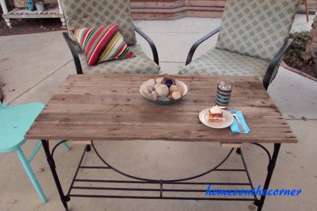 Recycled Pallet Table – HOME ON THE CORNER