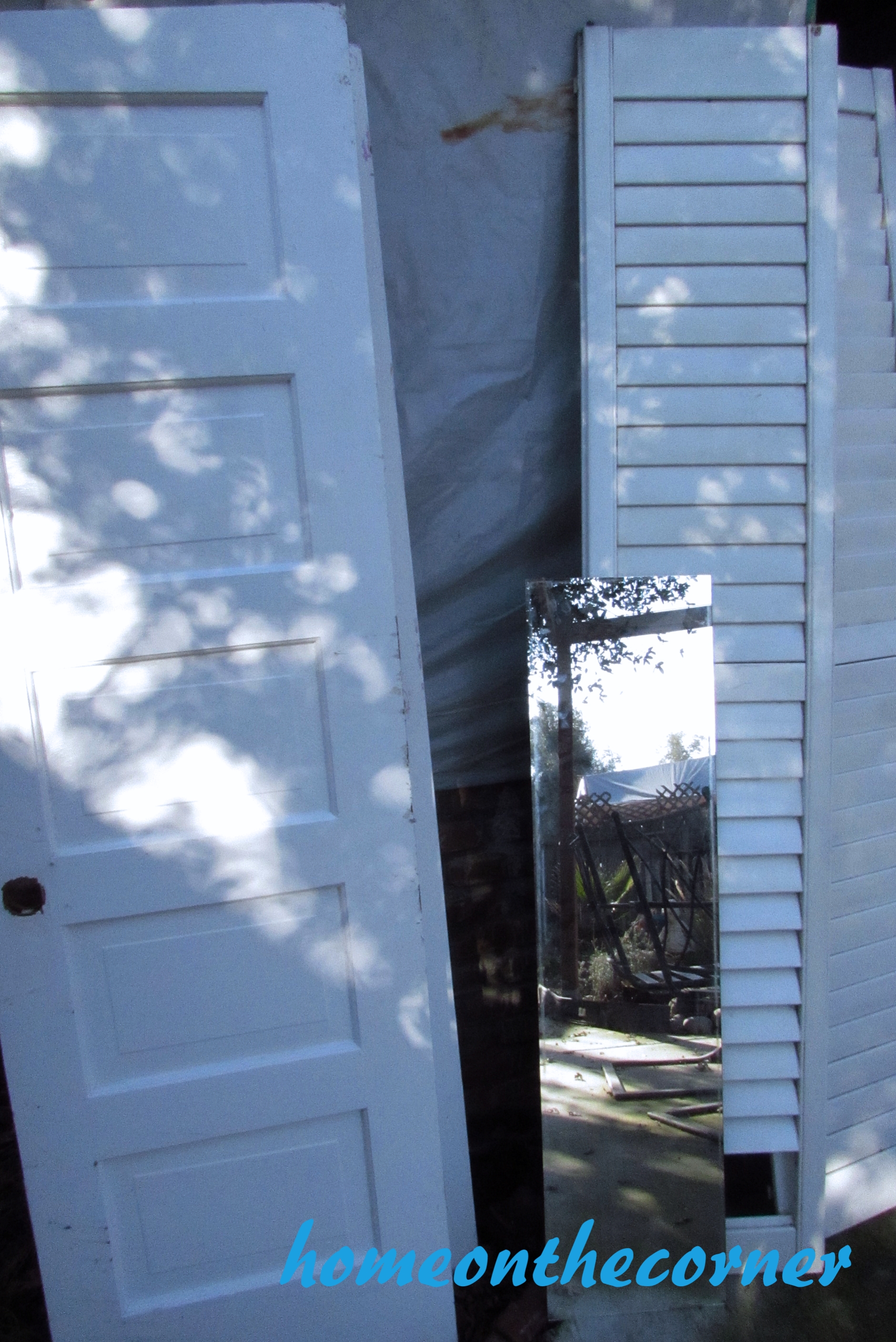 The Easy Way to Make a Shutter into a Mirror – HOME ON THE CORNER